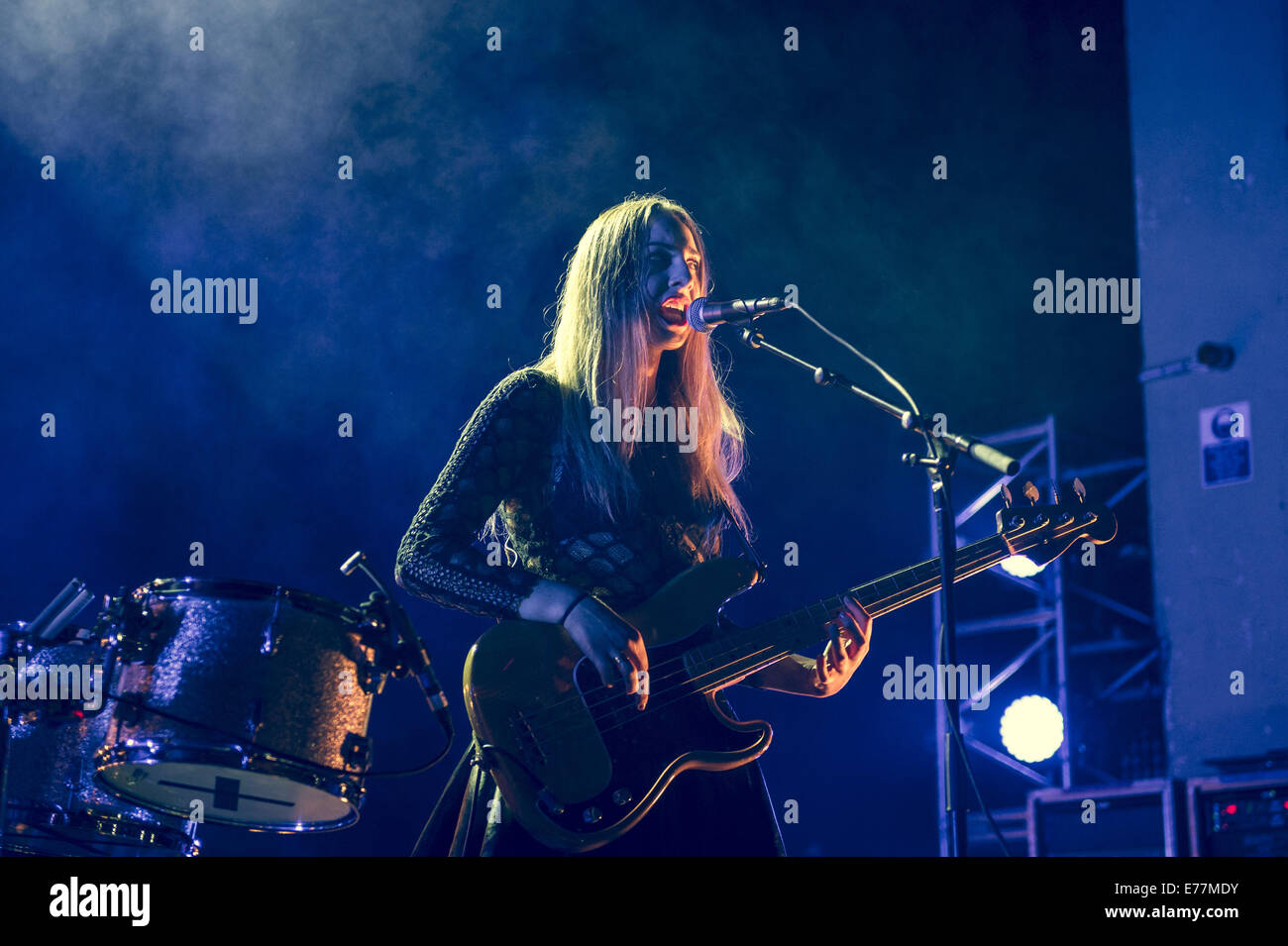 Haim band hi-res stock photography and images - Alamy