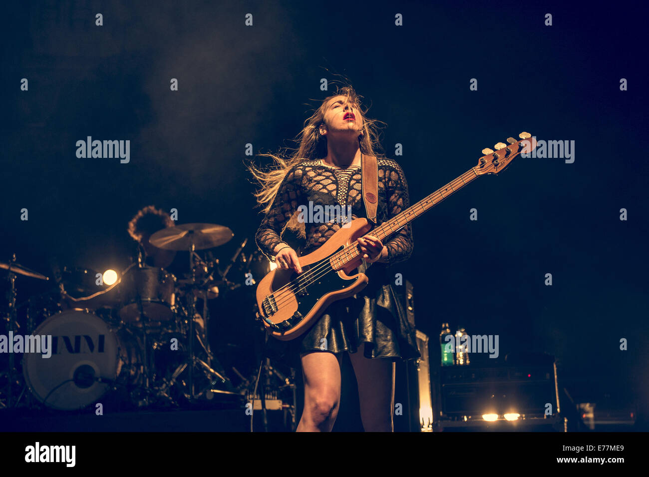 Haim band live hi-res stock photography and images - Alamy
