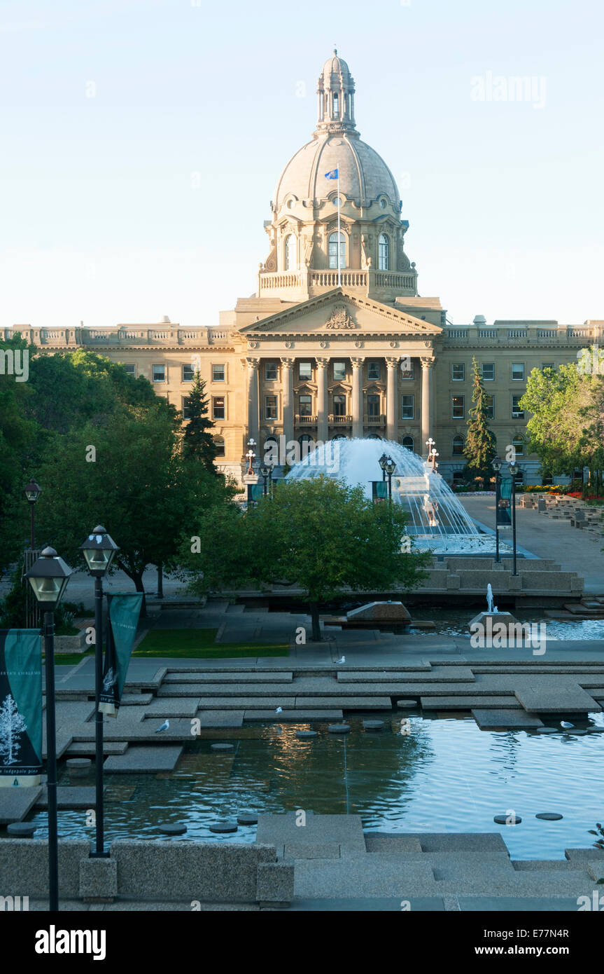 Edmonton fountains hi-res stock photography and images - Alamy