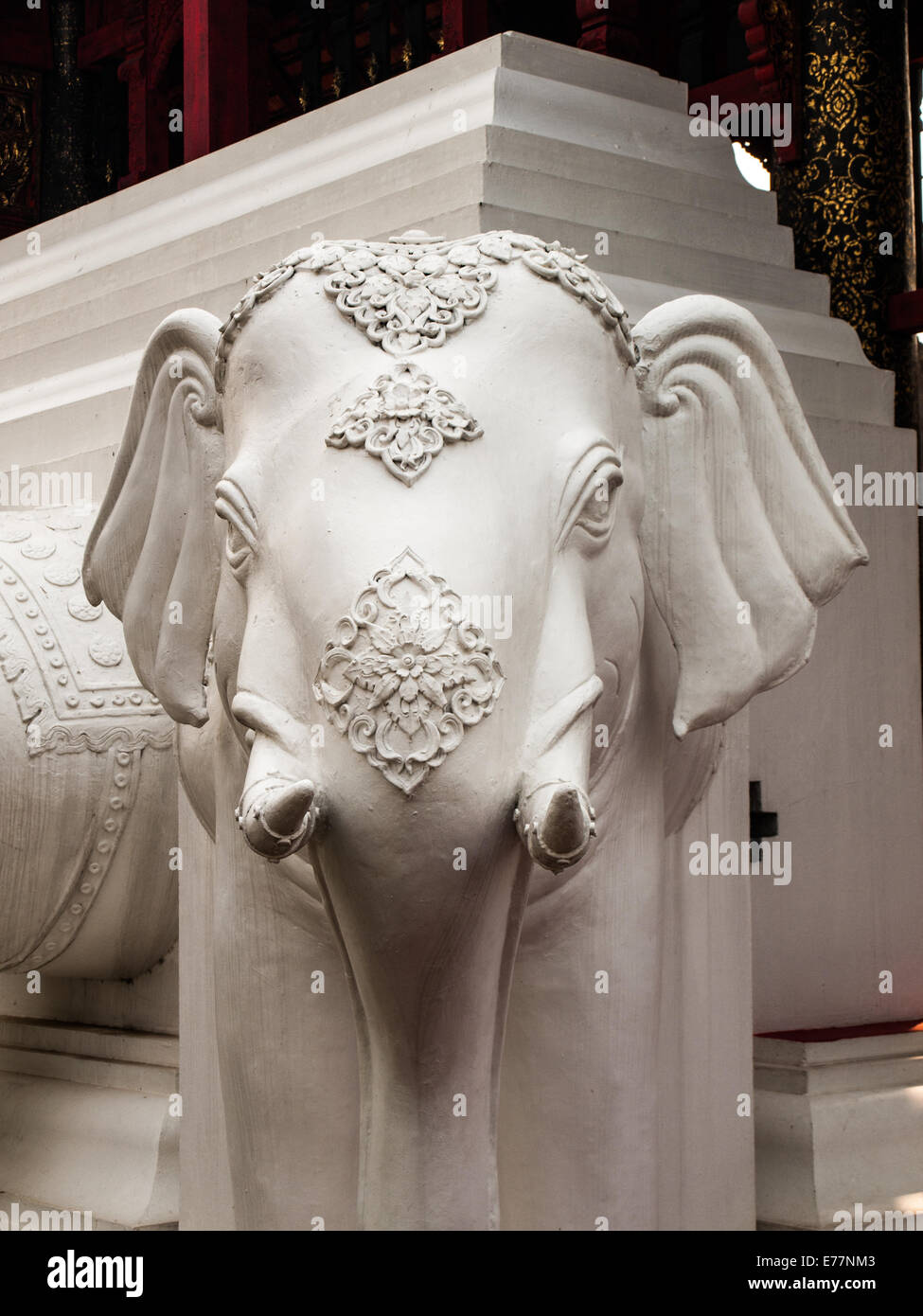 White elephant statue in Chiang Mai, Thailand Stock Photo - Alamy