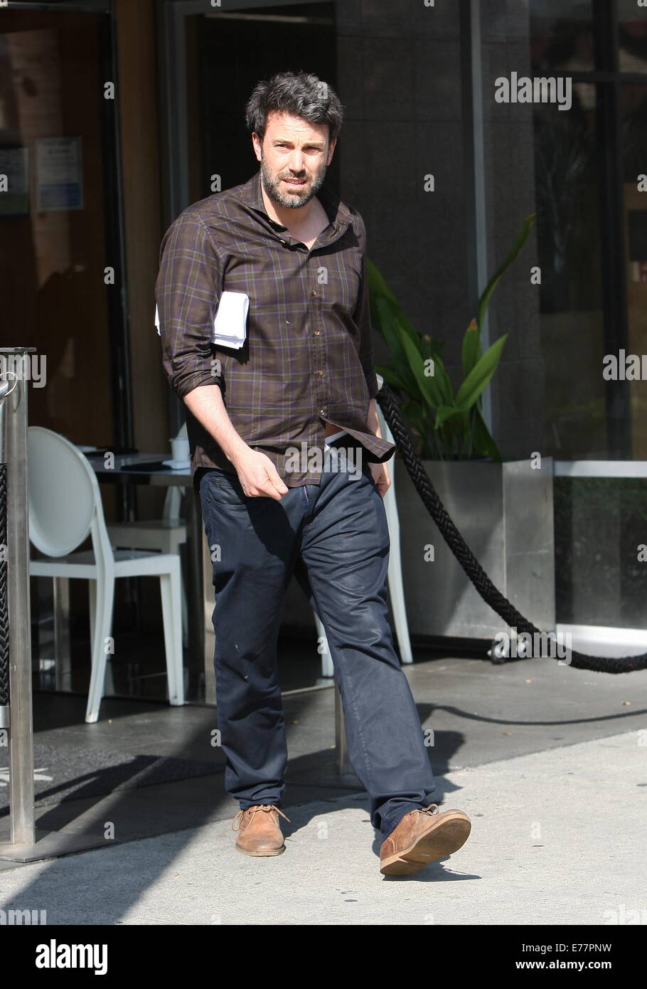 Ben Affleck casually dressed in jeans and shirt leaves a restaurant in ...