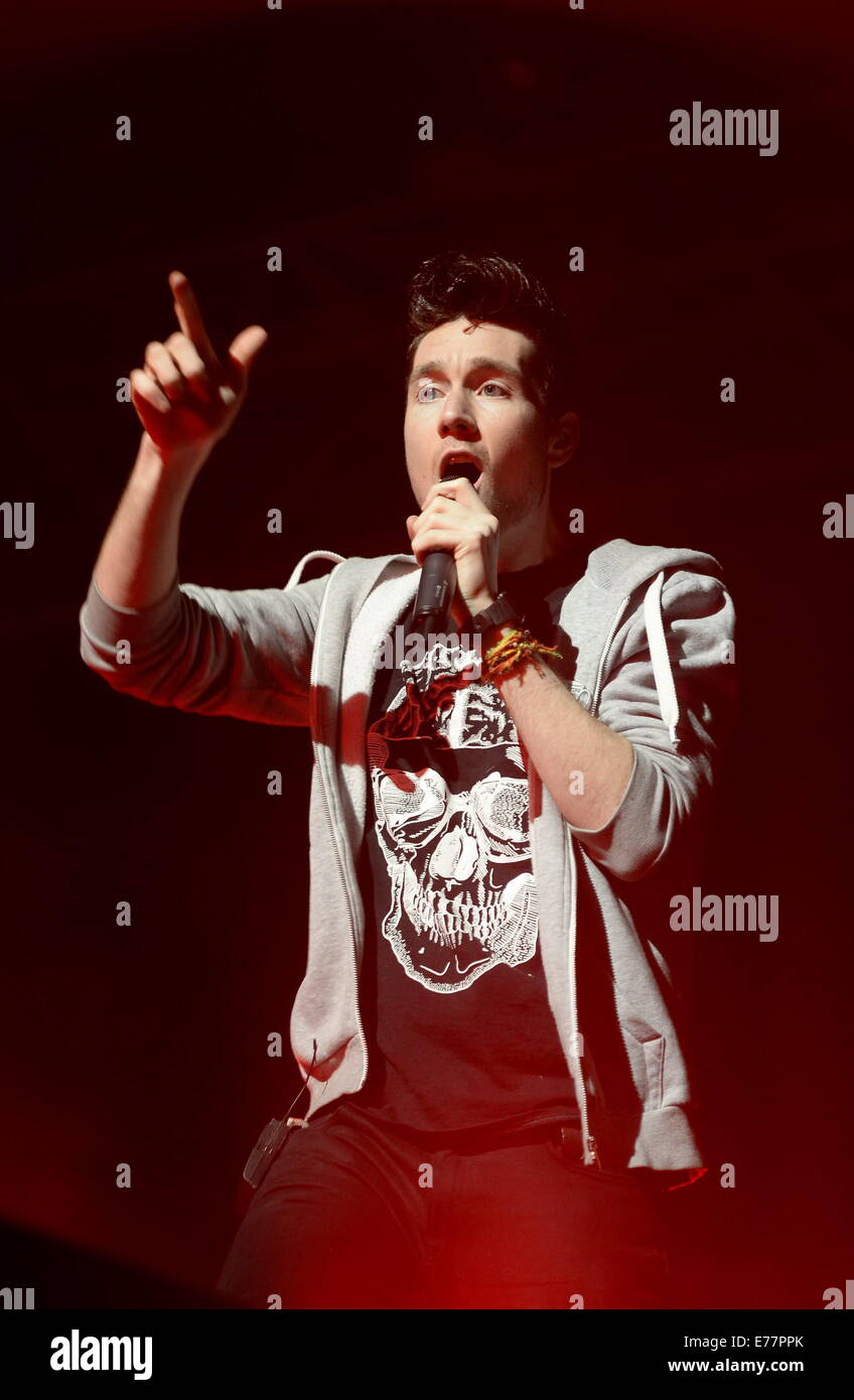 Bastille band hi-res stock photography and images - Alamy