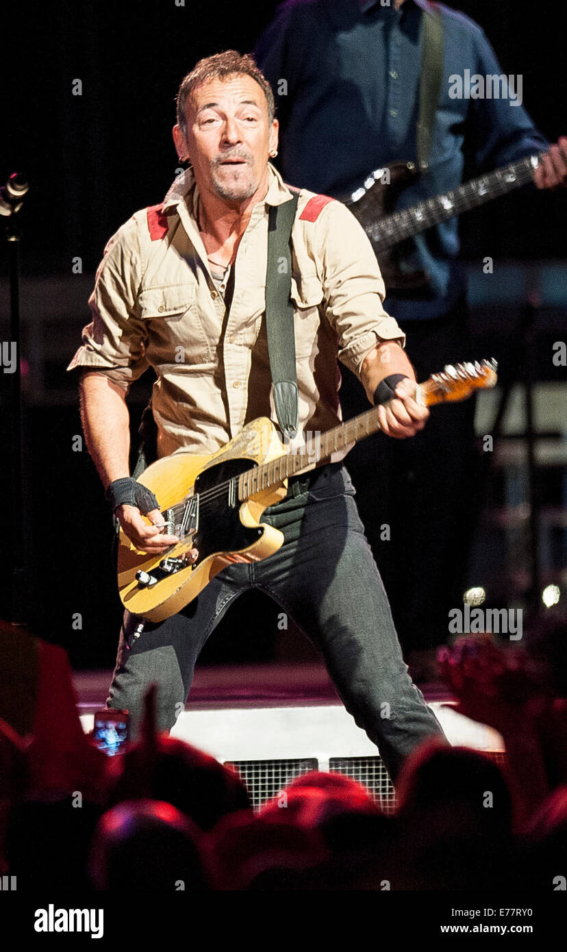Apr. 24, 2014 - Raleigh, North Carolina; USA - Musician BRUCE ...