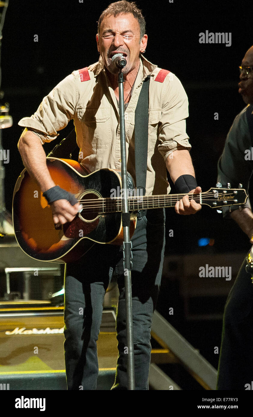 Apr. 24, 2014 - Raleigh, North Carolina; USA - Musician BRUCE ...