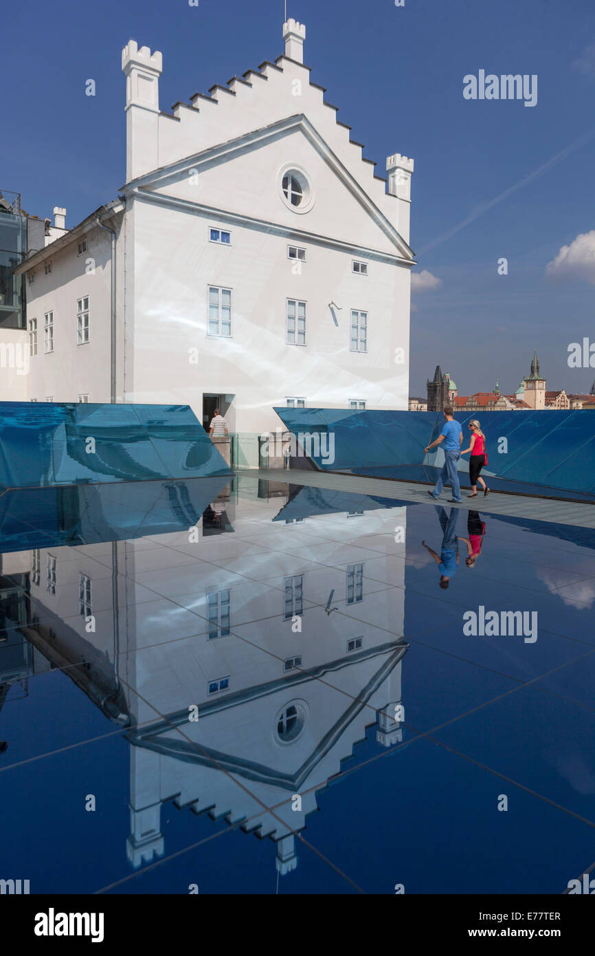 Contemporary art island hi-res stock photography and images - Alamy