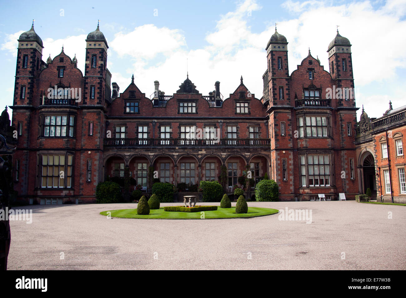 Architectutre siddington hi-res stock photography and images - Alamy