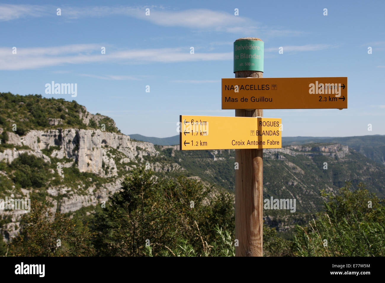 Walking signposts hi-res stock photography and images - Alamy