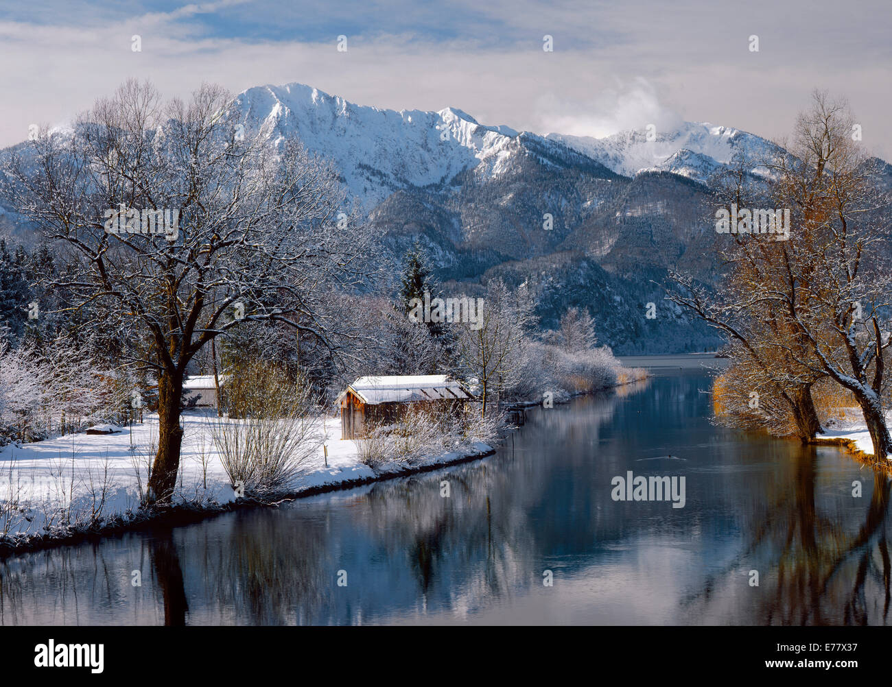 Winter at the kochelsee in front of herzogstand heimgarten mountains hi ...