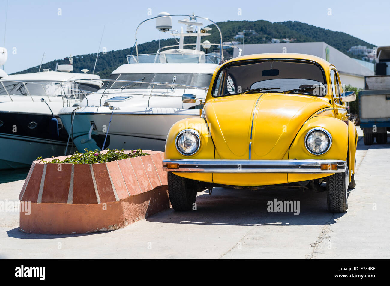 Antique yellow car hi-res stock photography and images - Alamy
