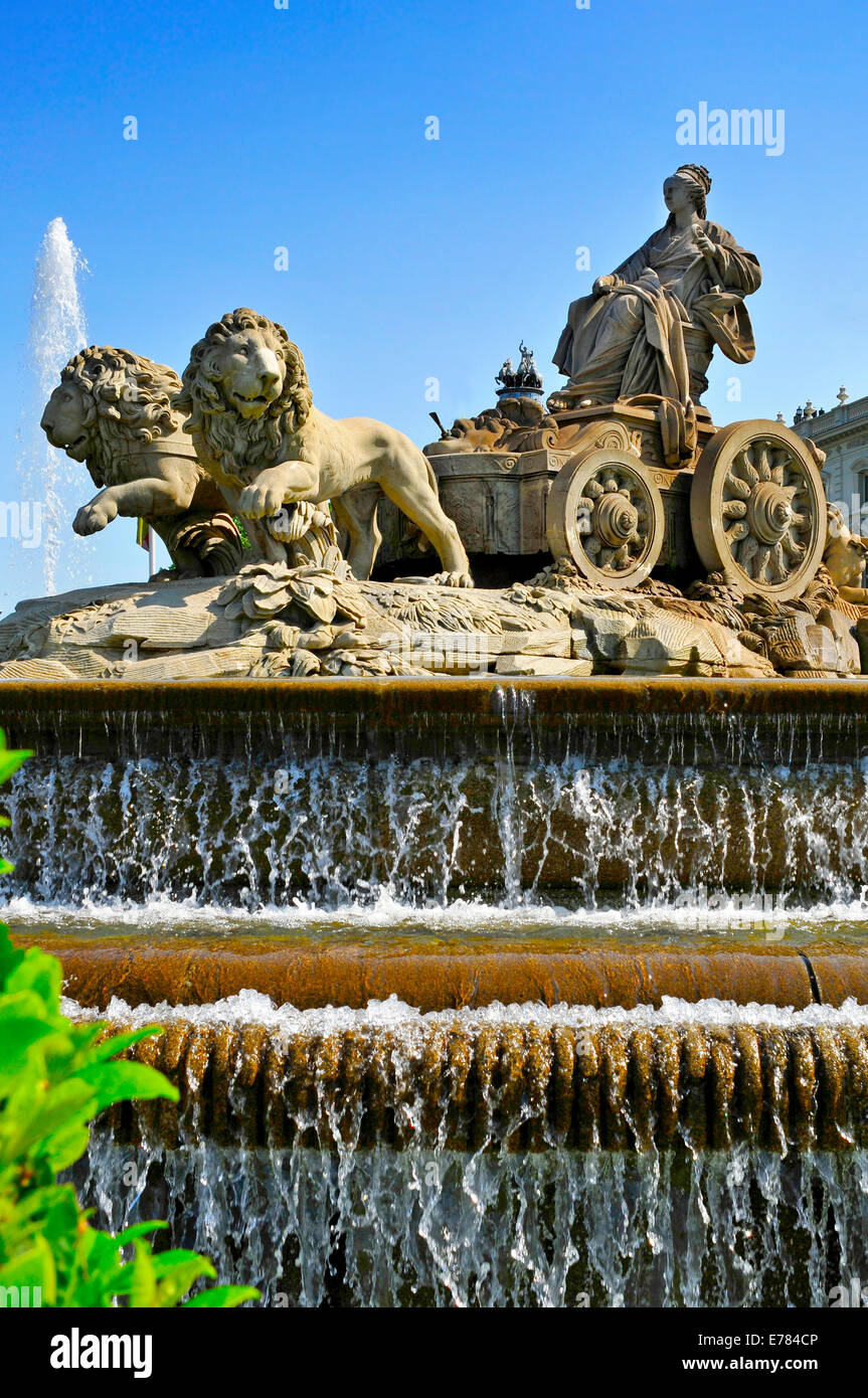 Fountain in central madrid hi-res stock photography and images - Alamy