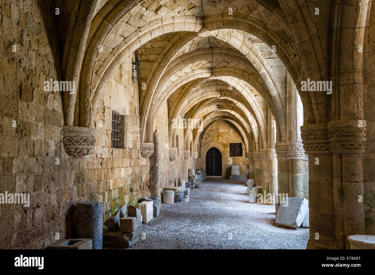 Arch way in ancient fortress Stock Photo - Alamy