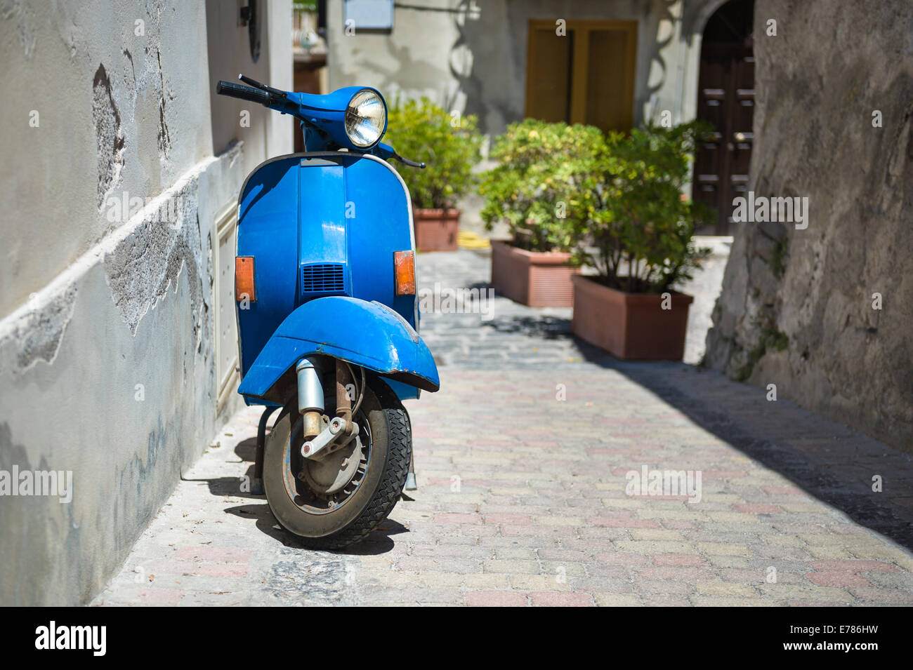 Retro blue scooter Stock Photo - Alamy