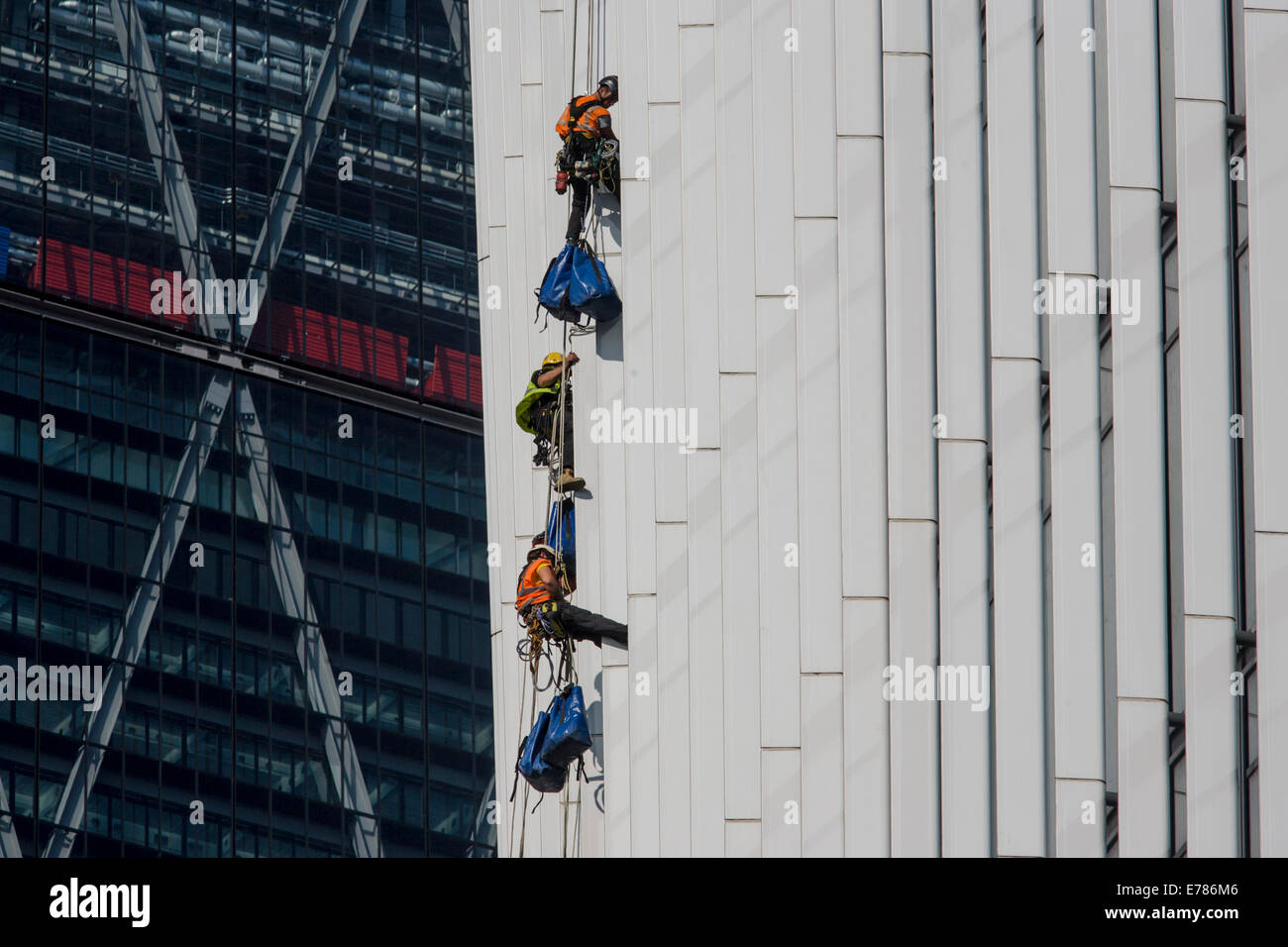 Window cleaner abseilers lower themselves down the Walkie Talkie ...
