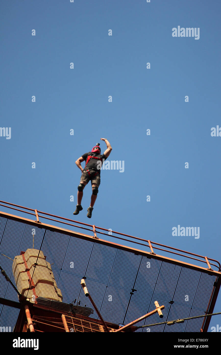 Base jumping antenna hi-res stock photography and images - Alamy