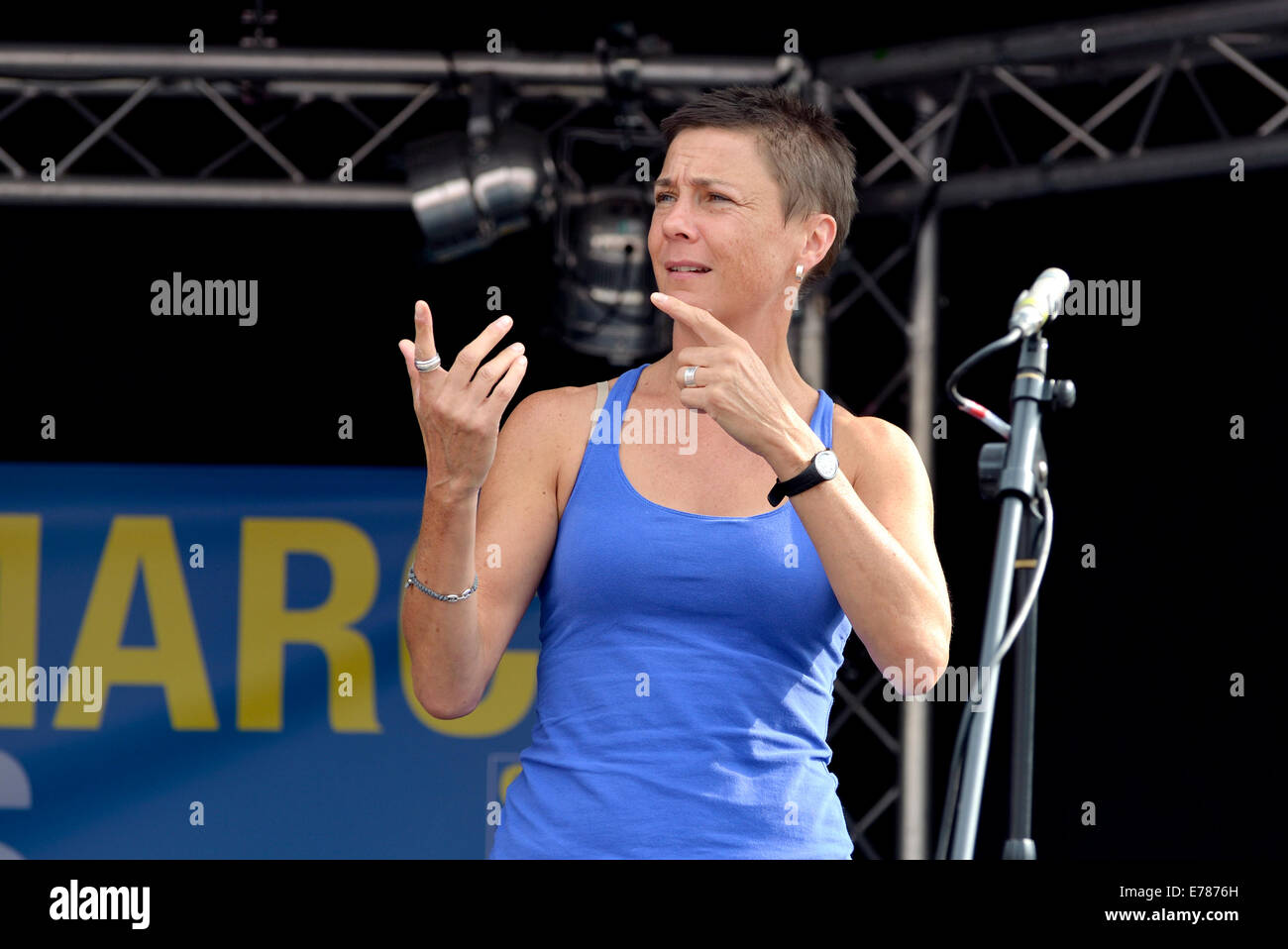 Deaf sign language interpreter hi-res stock photography and images - Alamy