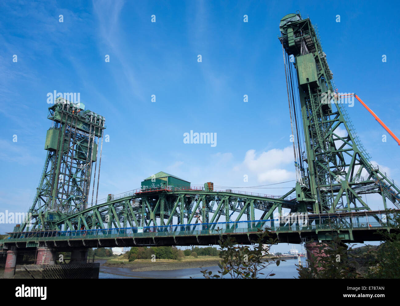 Tees Newport Bridge, Middlesbrough, UK. Weather: blue skies and light ...