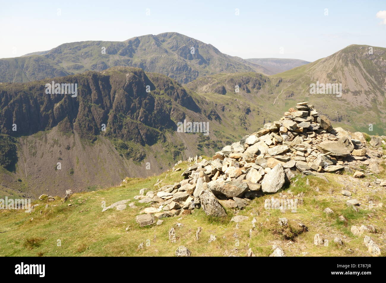 Haystacks hi-res stock photography and images - Alamy