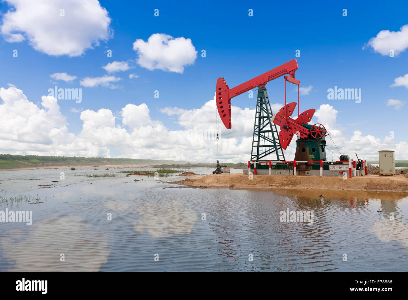 Water oil rig hi-res stock photography and images - Alamy