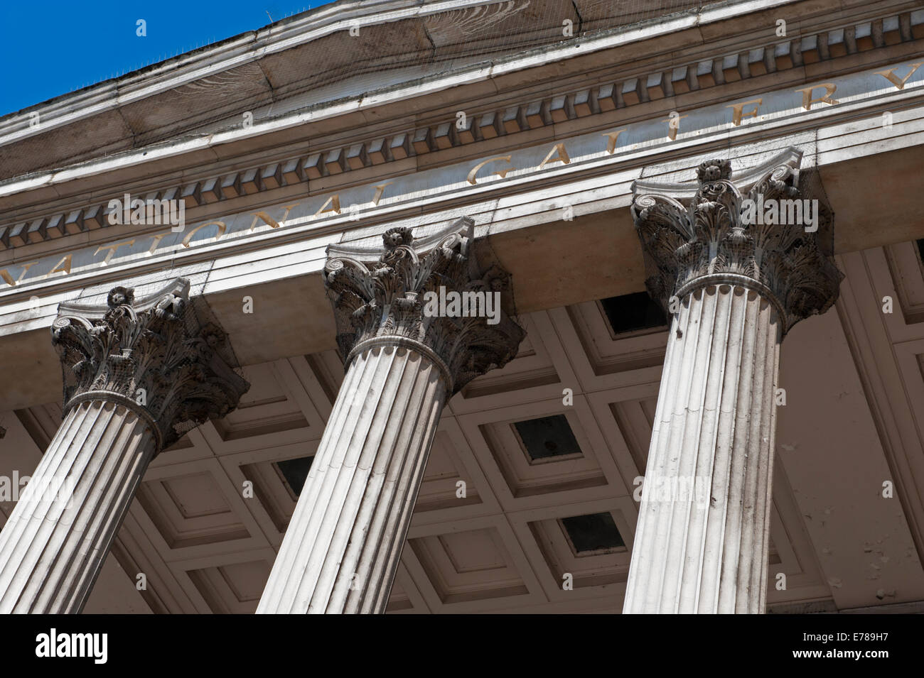 Corinthian columns of the entrance hi-res stock photography and images ...