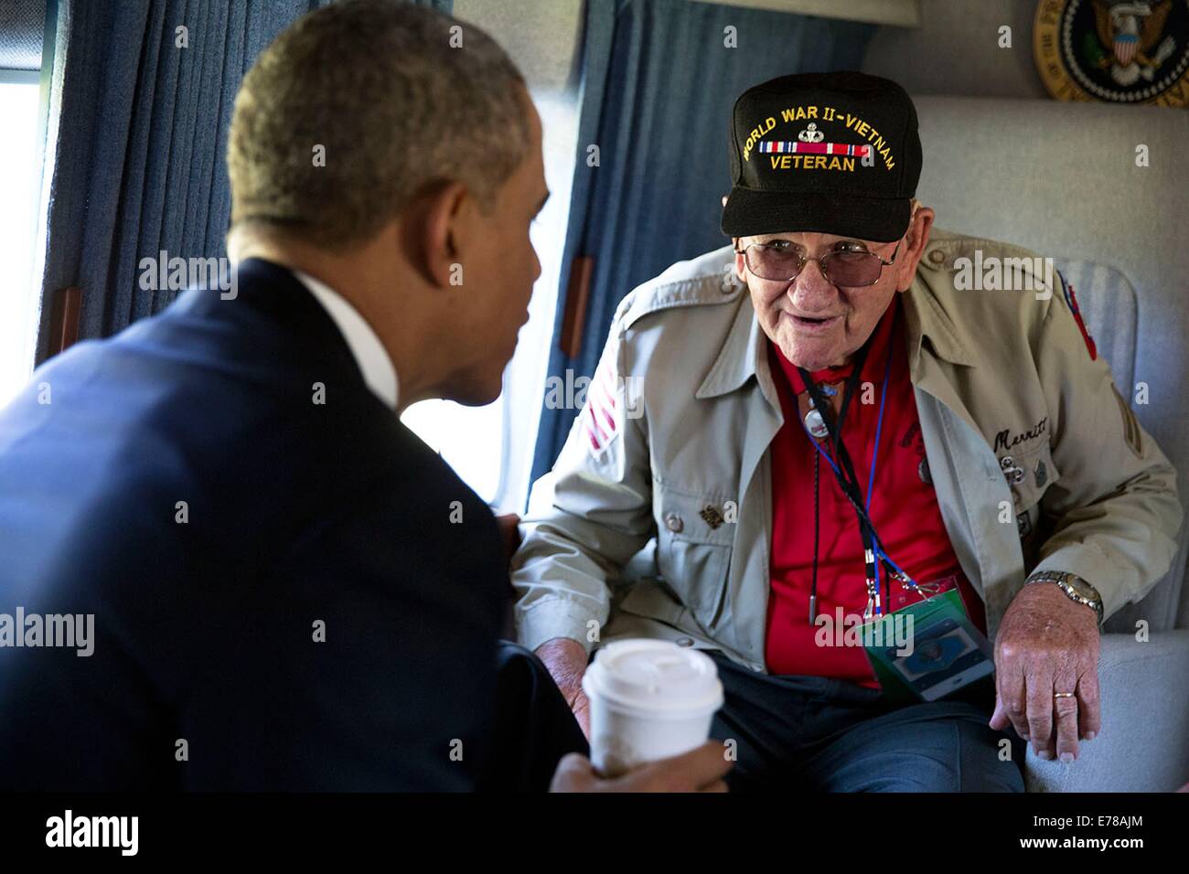 US President Barack Obama talks with WWII veteran Kenneth (Rock ...