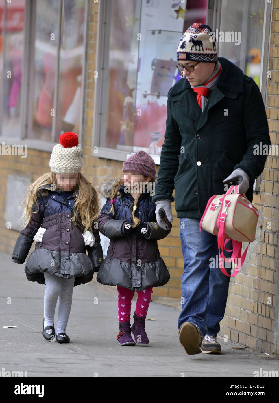 Matthew Broderick taking daughters Marion and Tabitha to school ...