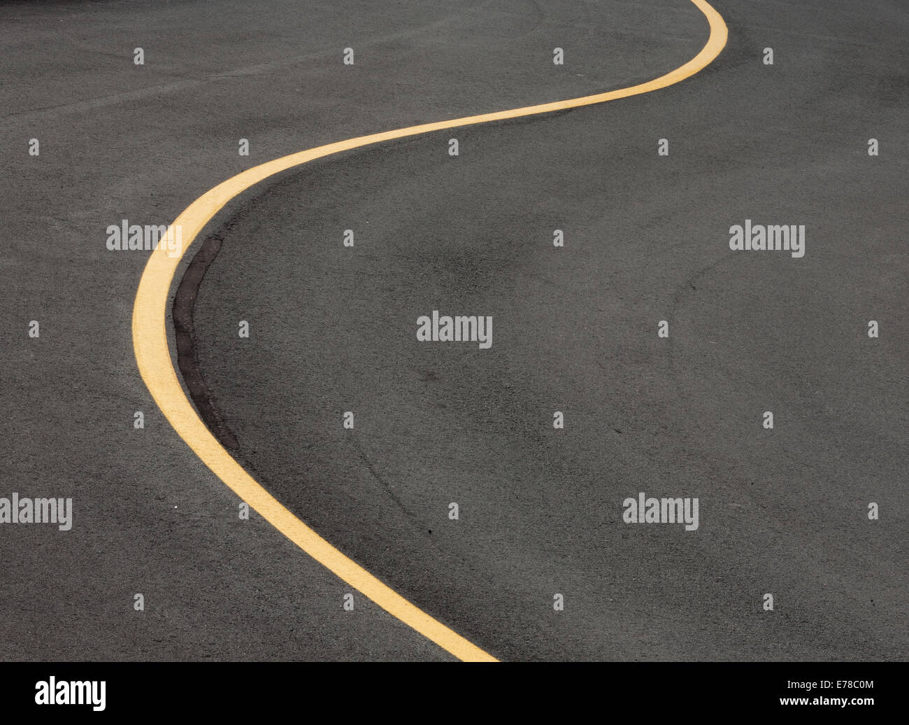 Pavement - Curved lane with single yellow line Stock Photo - Alamy