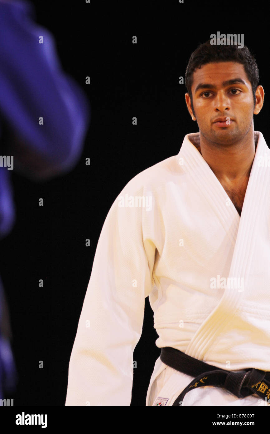 Shah Hussain Shah of Pakistan in his bout with Christopher George of ...