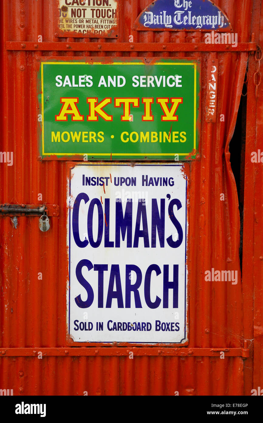 Vintage metal signs hi-res stock photography and images - Alamy