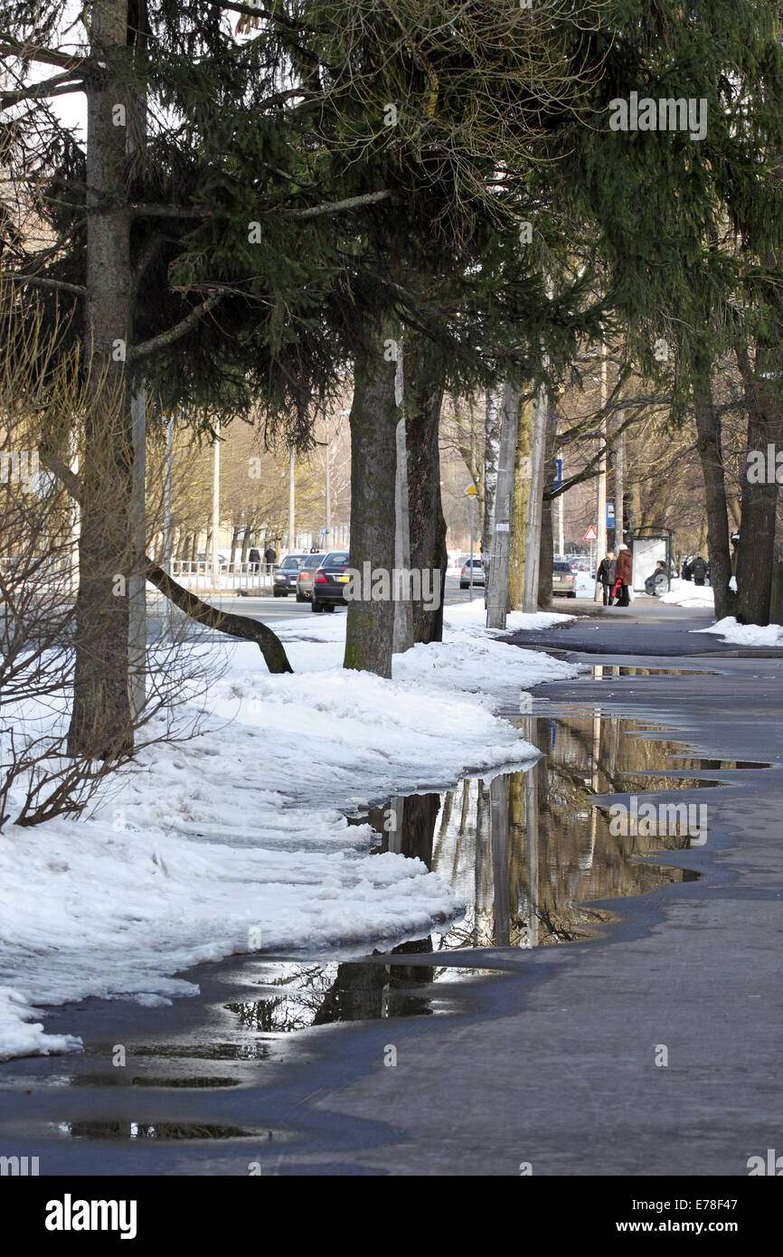 Reflections in puddles hi-res stock photography and images - Alamy