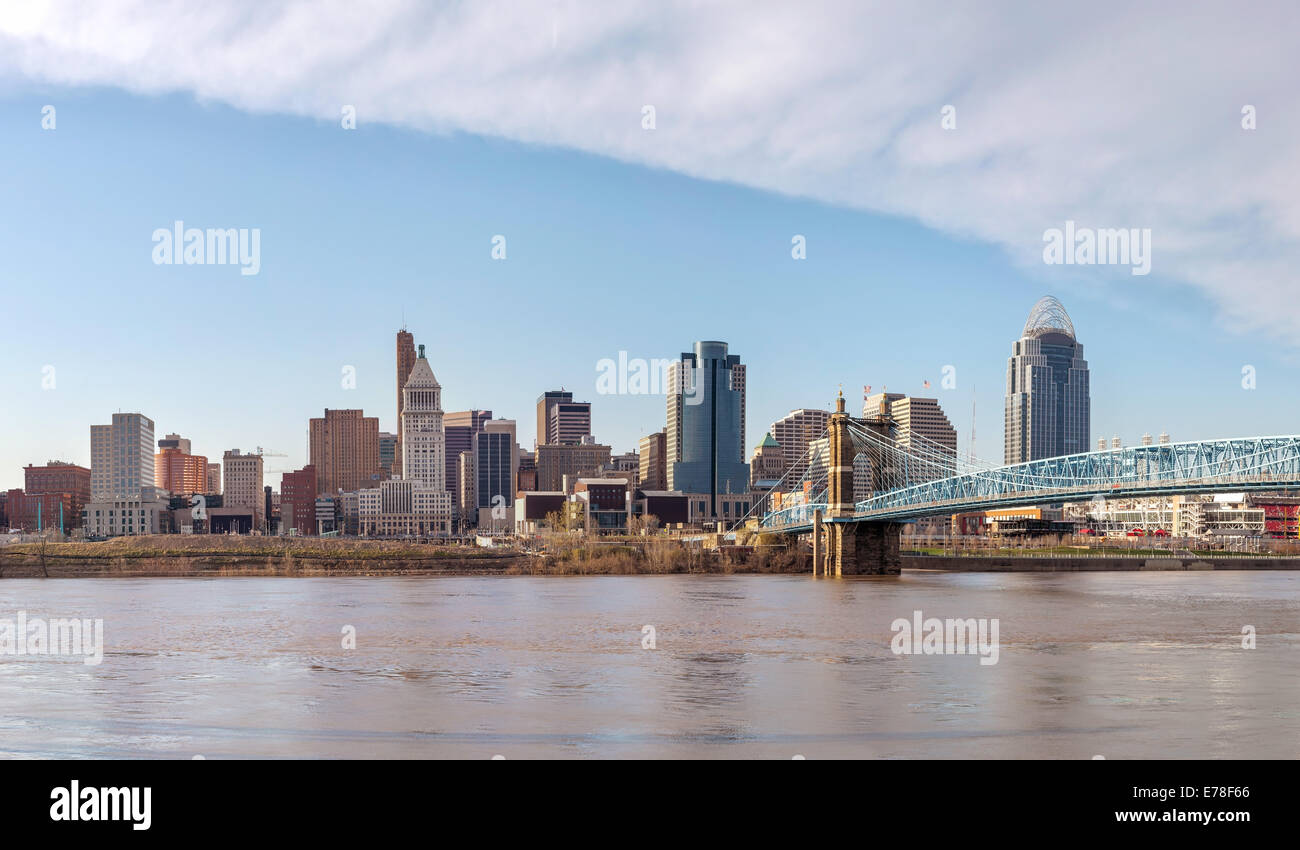 Cincinnati skyline hi-res stock photography and images - Alamy
