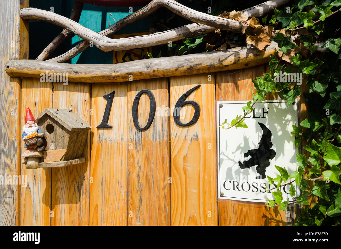 Elf crossing sign hi-res stock photography and images - Alamy