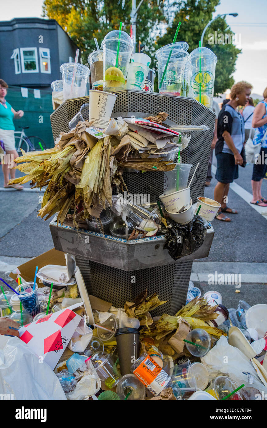 Overflowing litter bin at street event Stock Photo - Alamy Overflowing litter bin at street event Stock Photo - Alamy