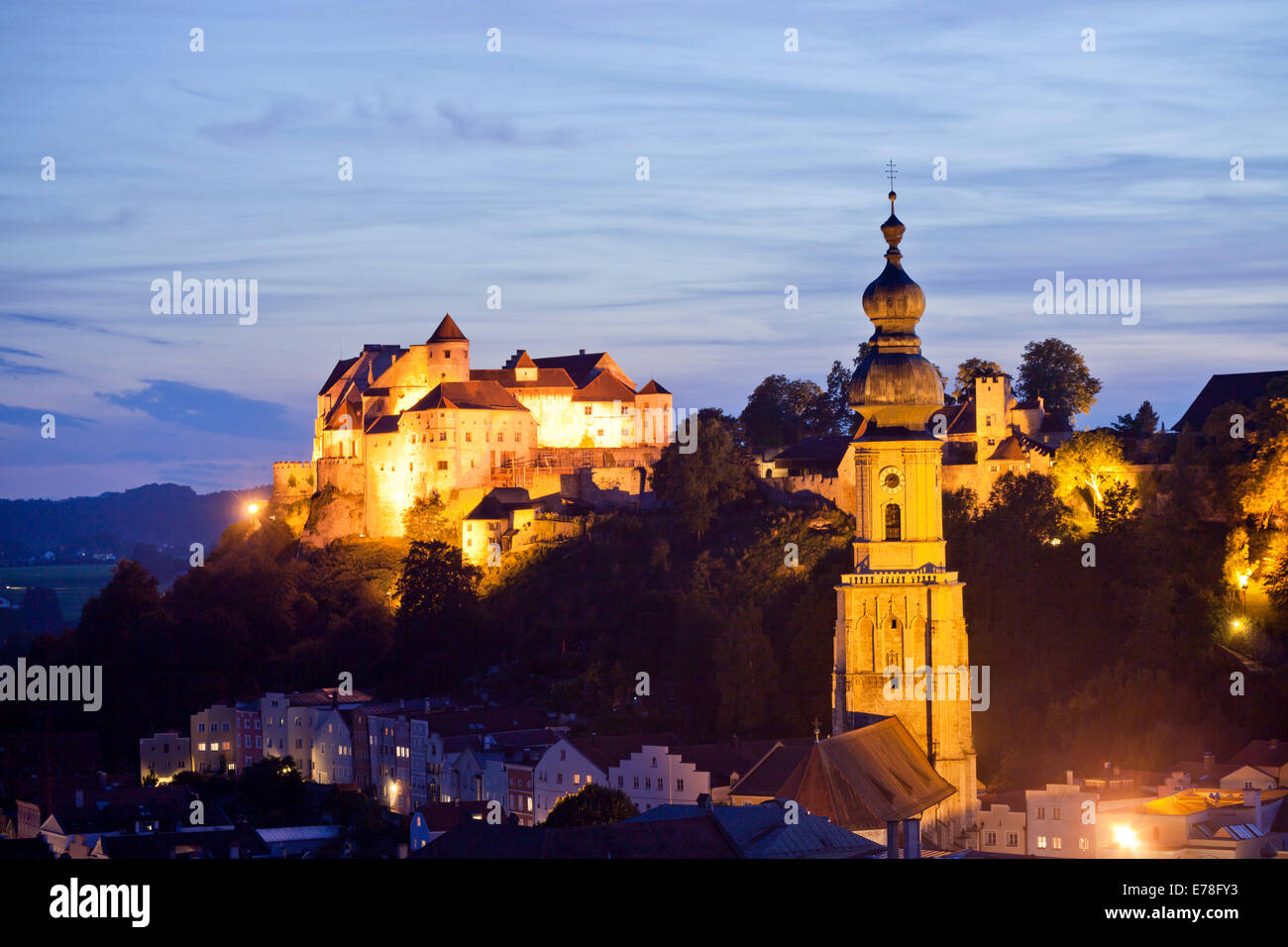 Burghausen castle bavaria night hi-res stock photography and images - Alamy