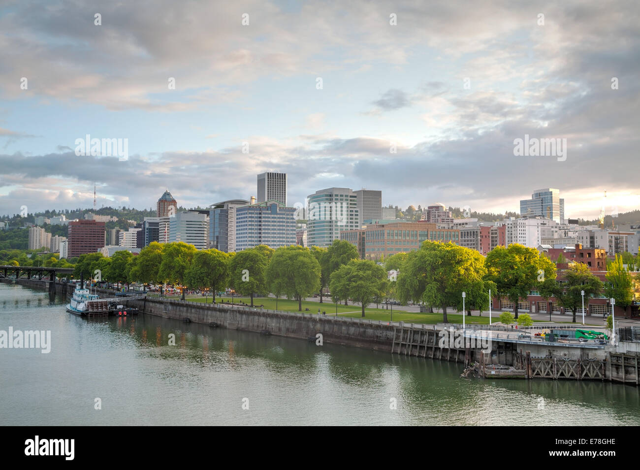 Portland skyline at sunset hi-res stock photography and images - Alamy