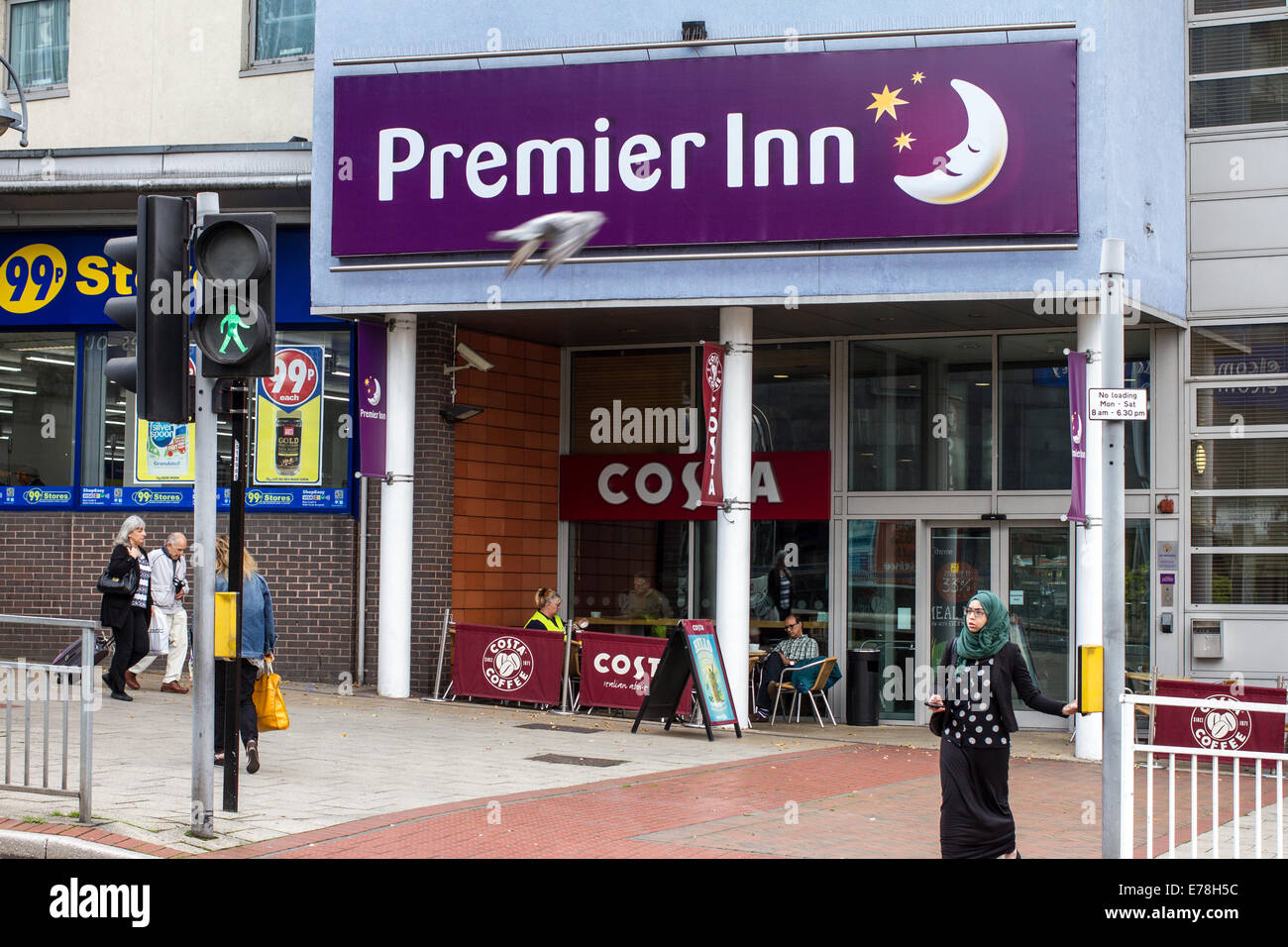 Premier inn reception hi-res stock photography and images - Alamy