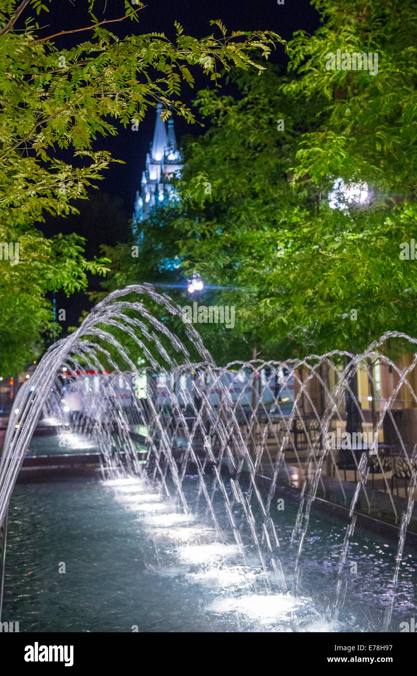 Fountains restaurant city center hi-res stock photography and images ...