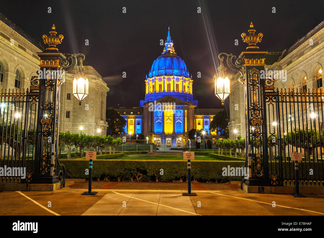 City hall illuminated hi-res stock photography and images - Alamy