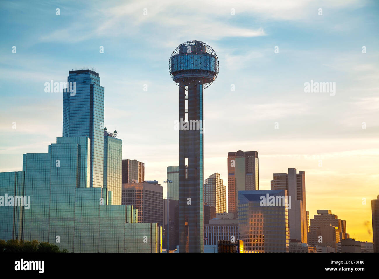 Dallas skyline hi-res stock photography and images - Alamy