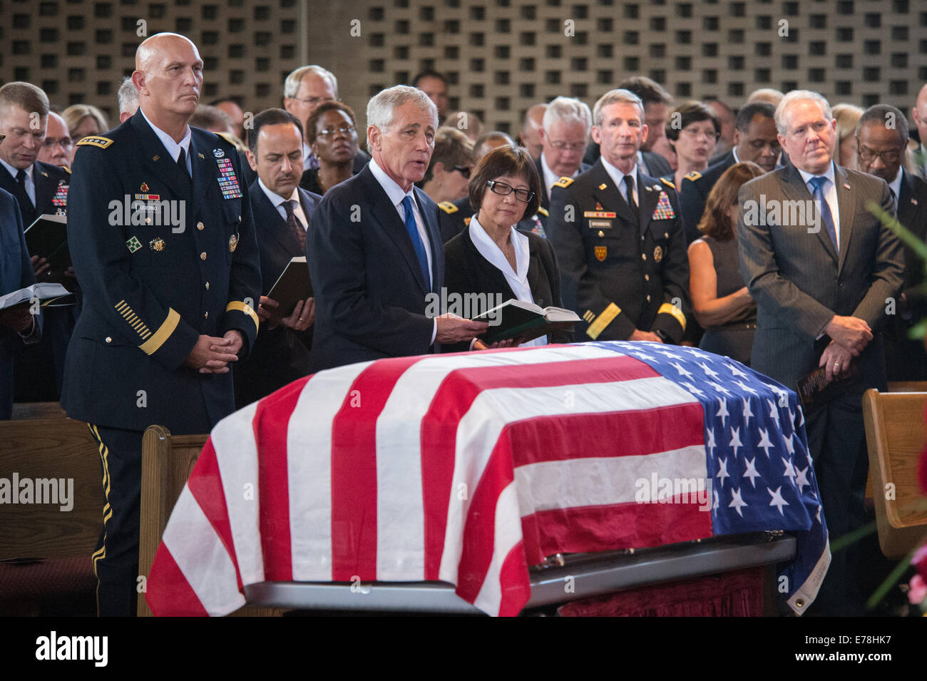 The chief of staff of the U.S. Army, Gen. Raymond T. Odierno, the U.S ...
