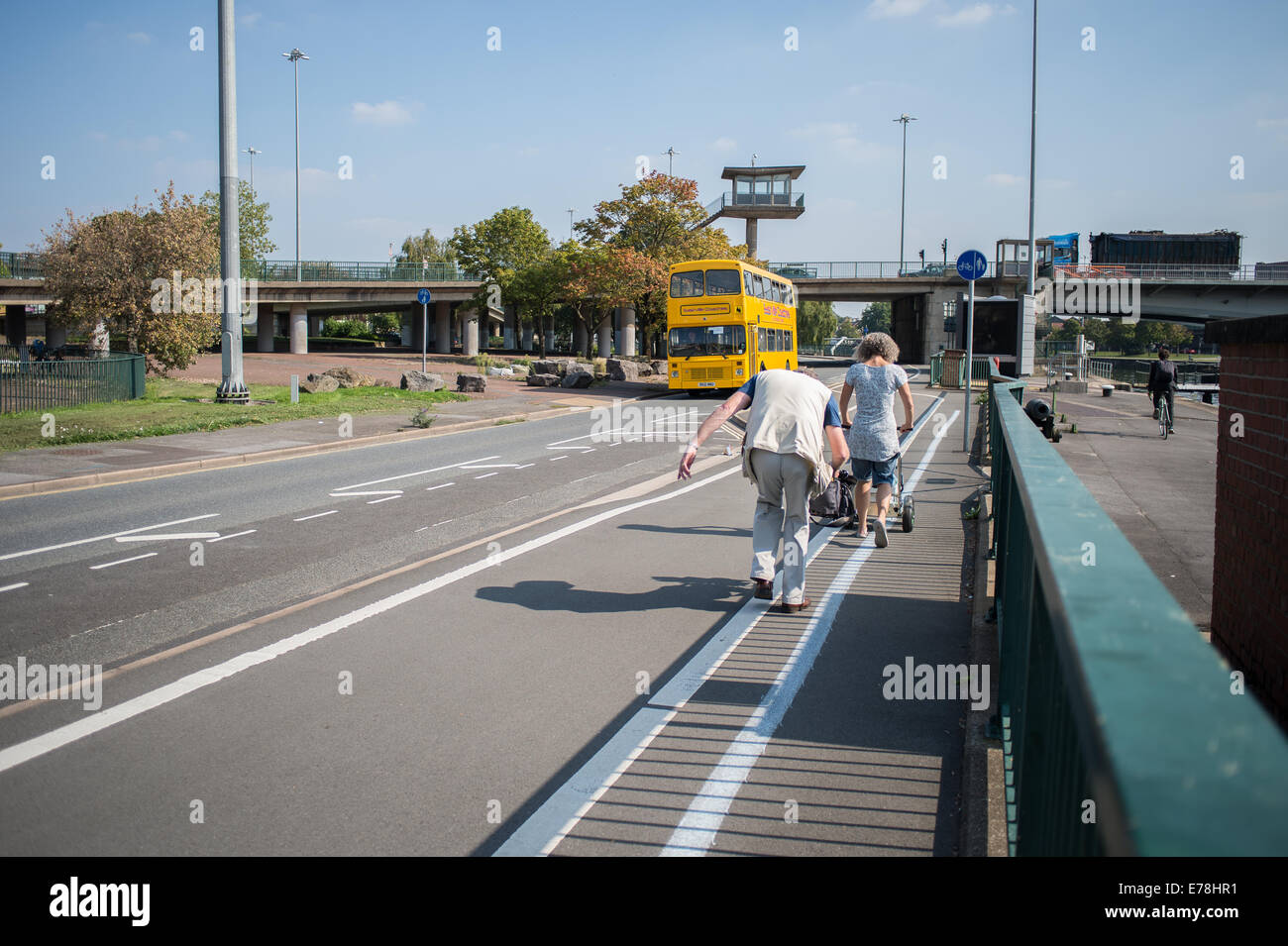 Bristol, UK. 9th Sep, 2014. Anna Wilson begins to paint the high water ...