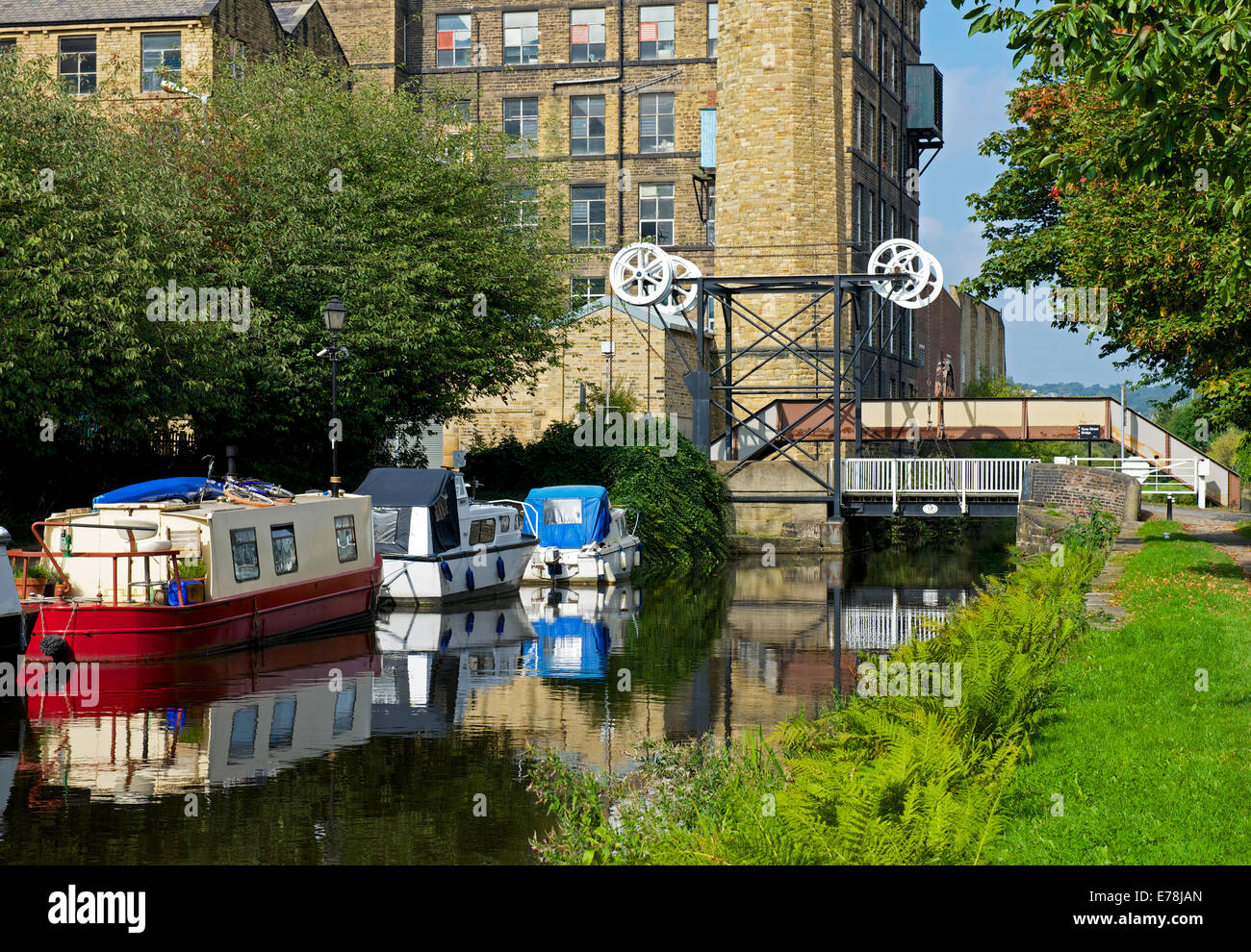 Huddersfield canal huddersfield hi-res stock photography and images - Alamy