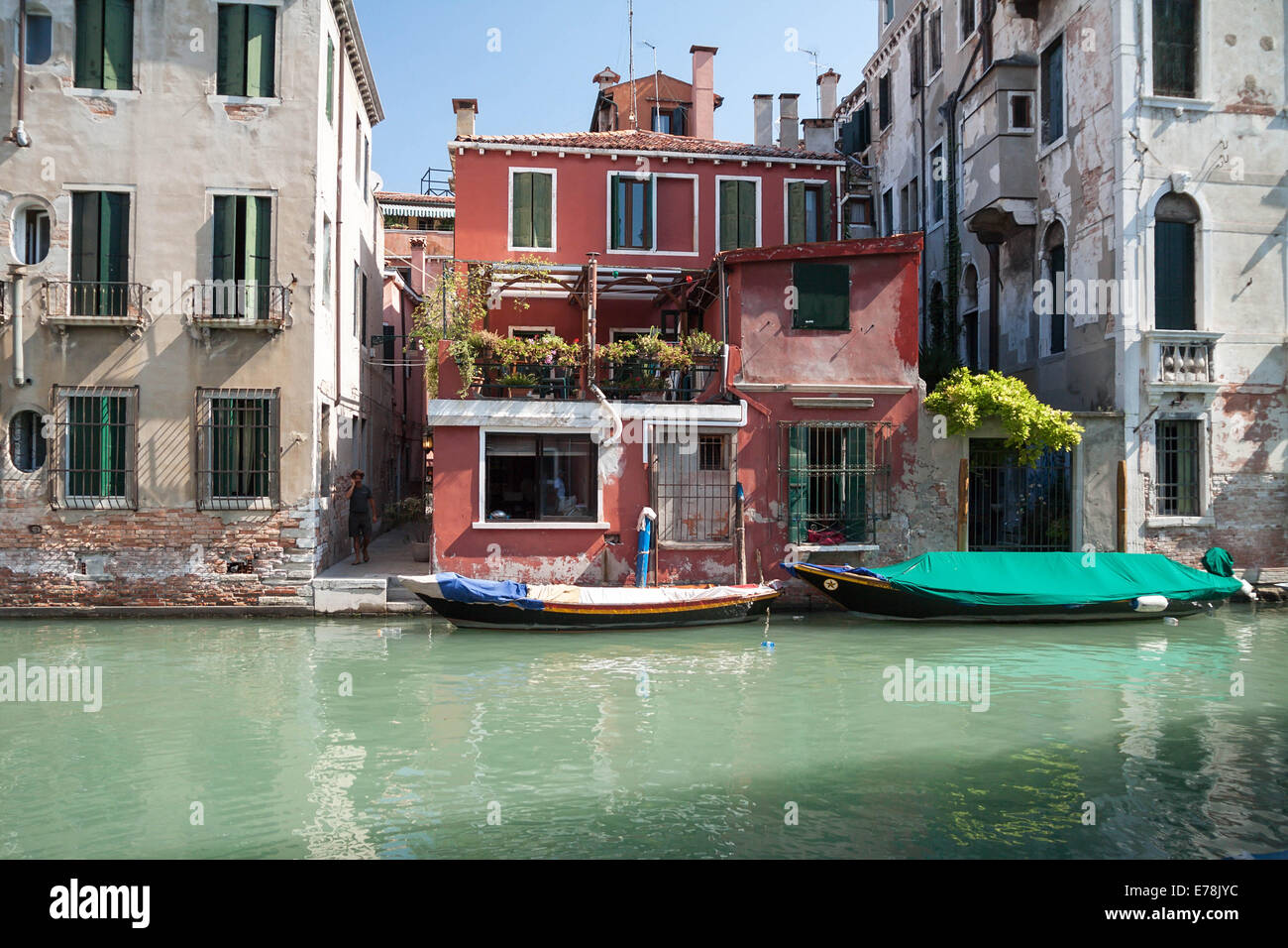 houses in Venice in continuous decline, deteriorate by the high level ...