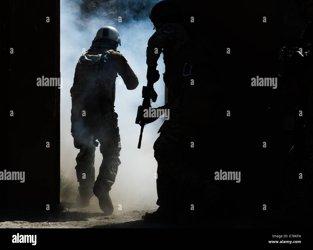 U s air force navy cameramen conduct close quarters battle training ...