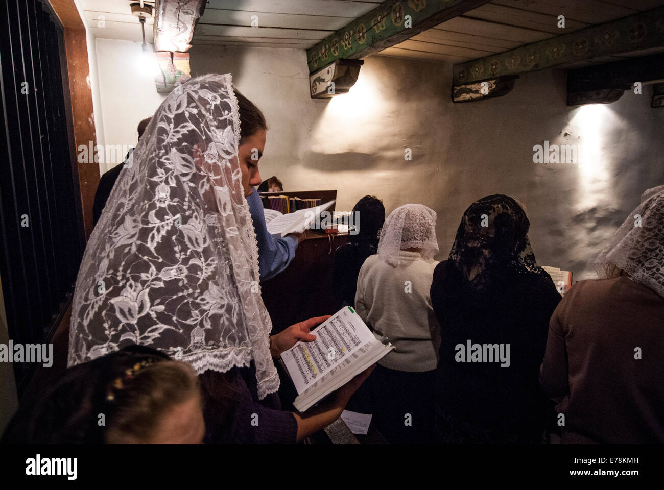 Choir Sings High Resolution Stock Photography and Images - Alamy