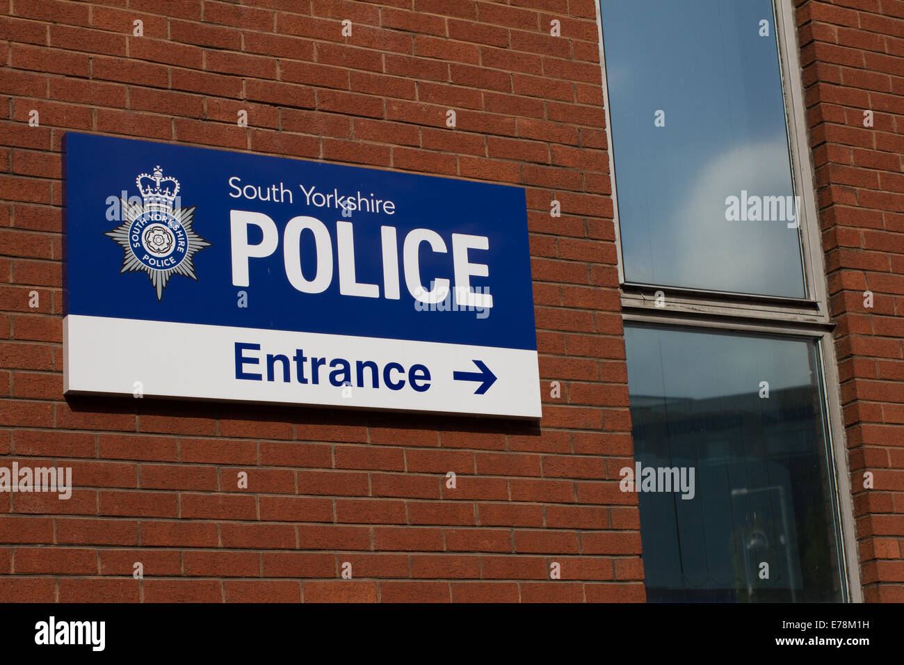 South yorkshire police sign logo hi-res stock photography and images ...
