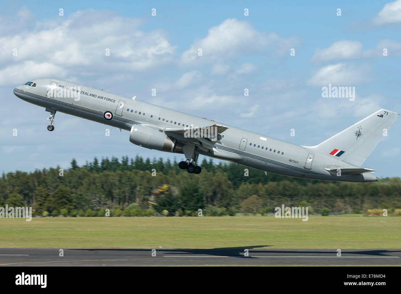 Side view air cargo boeing hi-res stock photography and images - Alamy