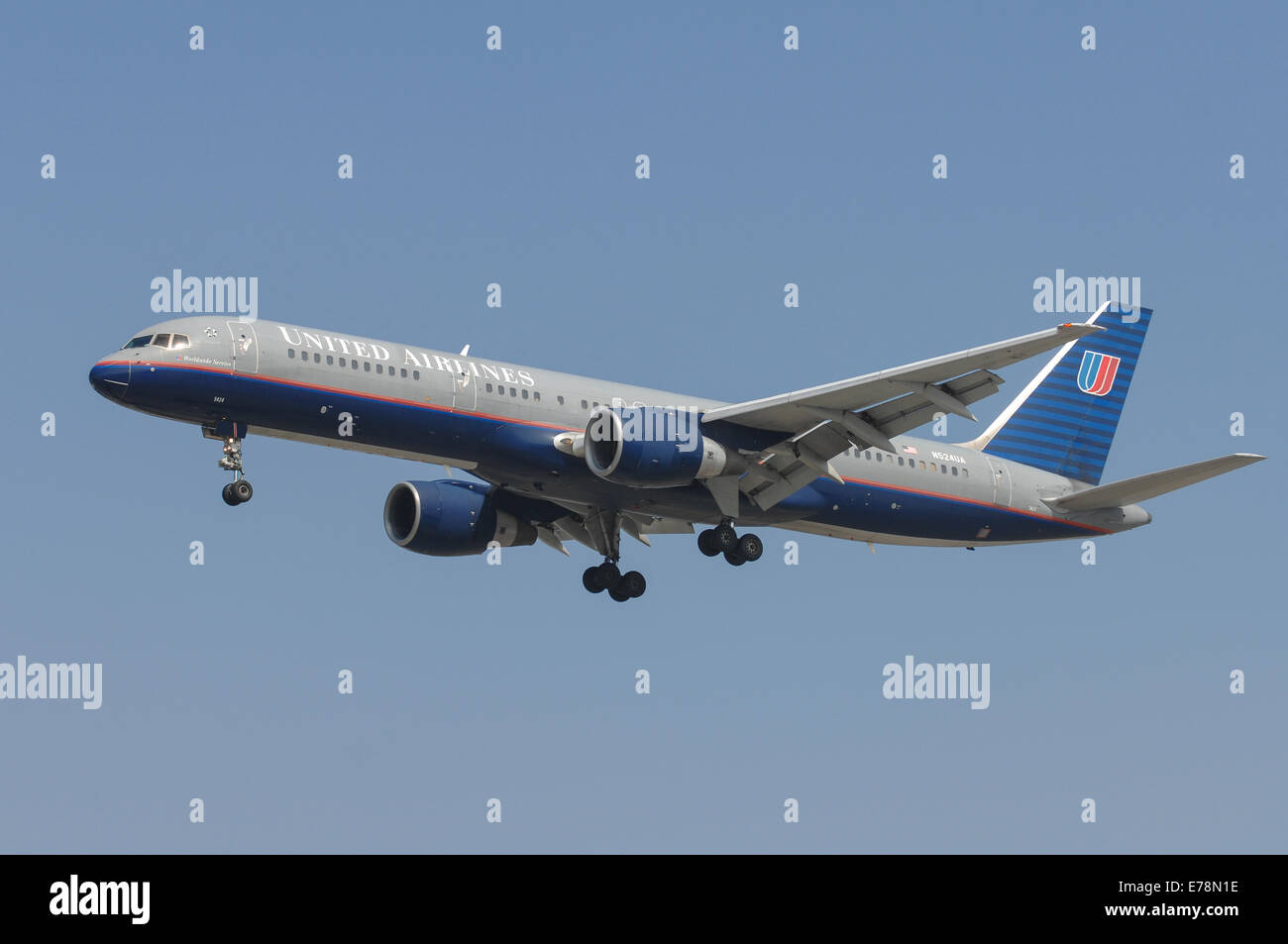 Side view jet boeing 757 hi-res stock photography and images - Alamy