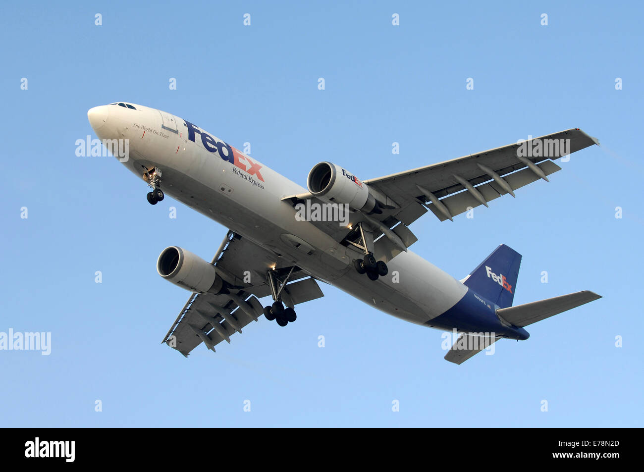 On final approach hi-res stock photography and images - Alamy