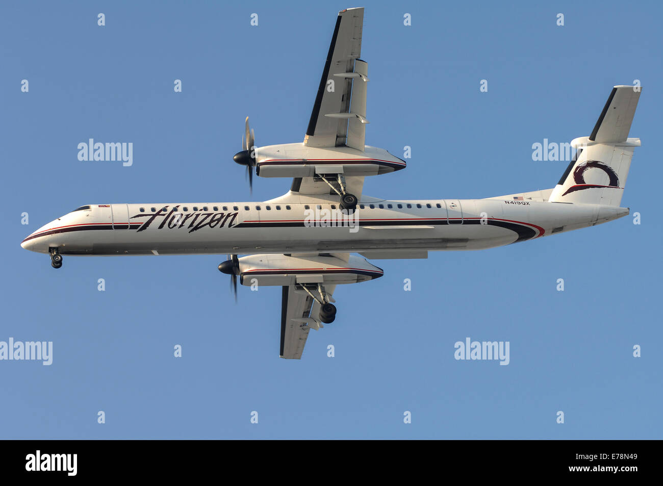 Airliner airplane bombardier q400 hi-res stock photography and images ...