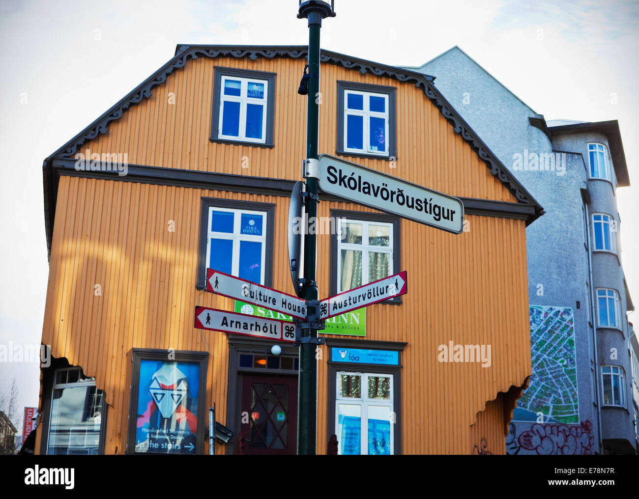 Lamp post direction sign signs hi-res stock photography and images - Alamy